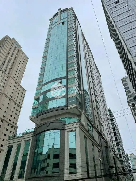 Apartamentos no condomínio Premier Tower Residence na Rua 234, 35 b...