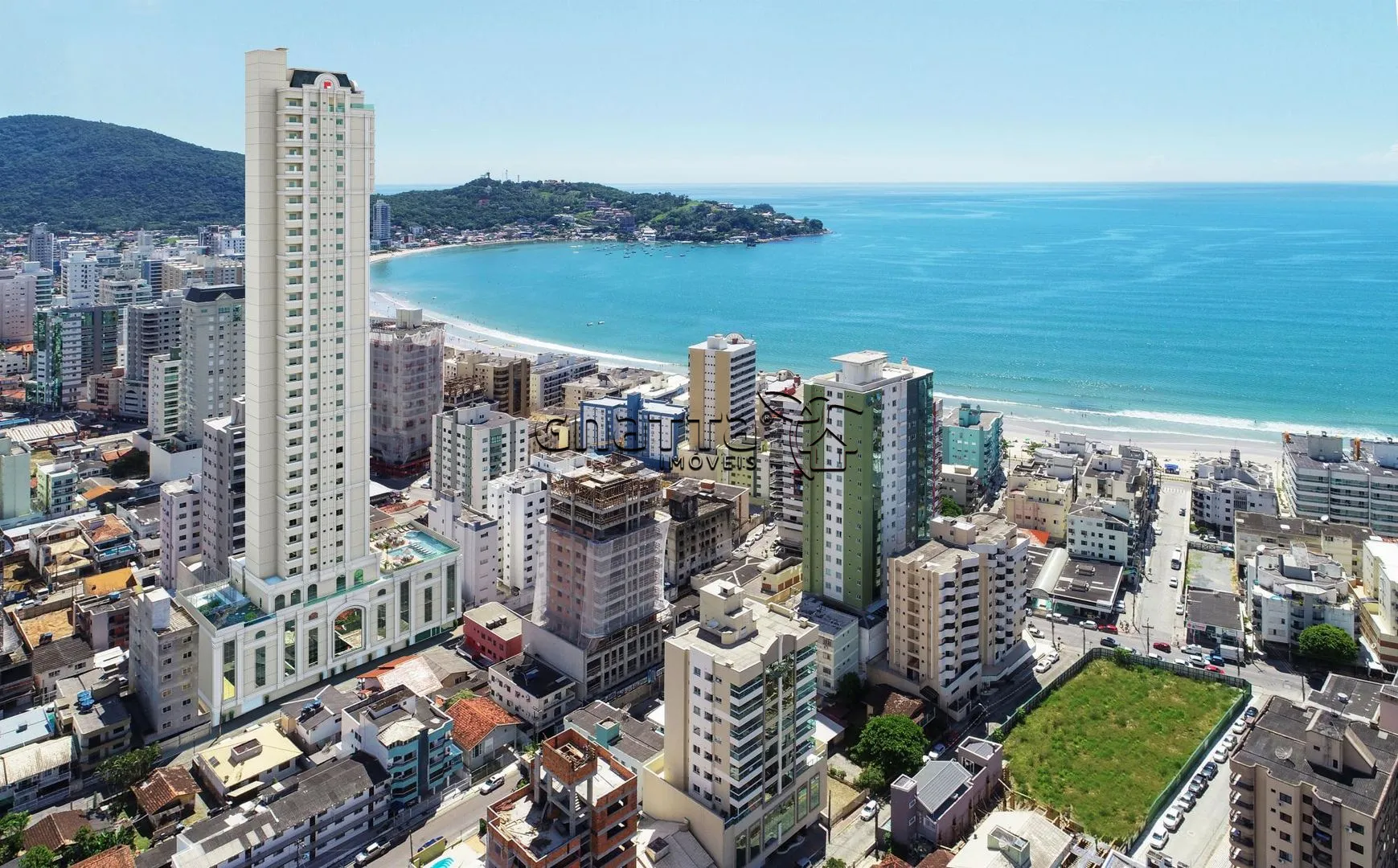 Apartamentos no condomínio Meridian Tower na Rua 134 e 136, 82 bair...